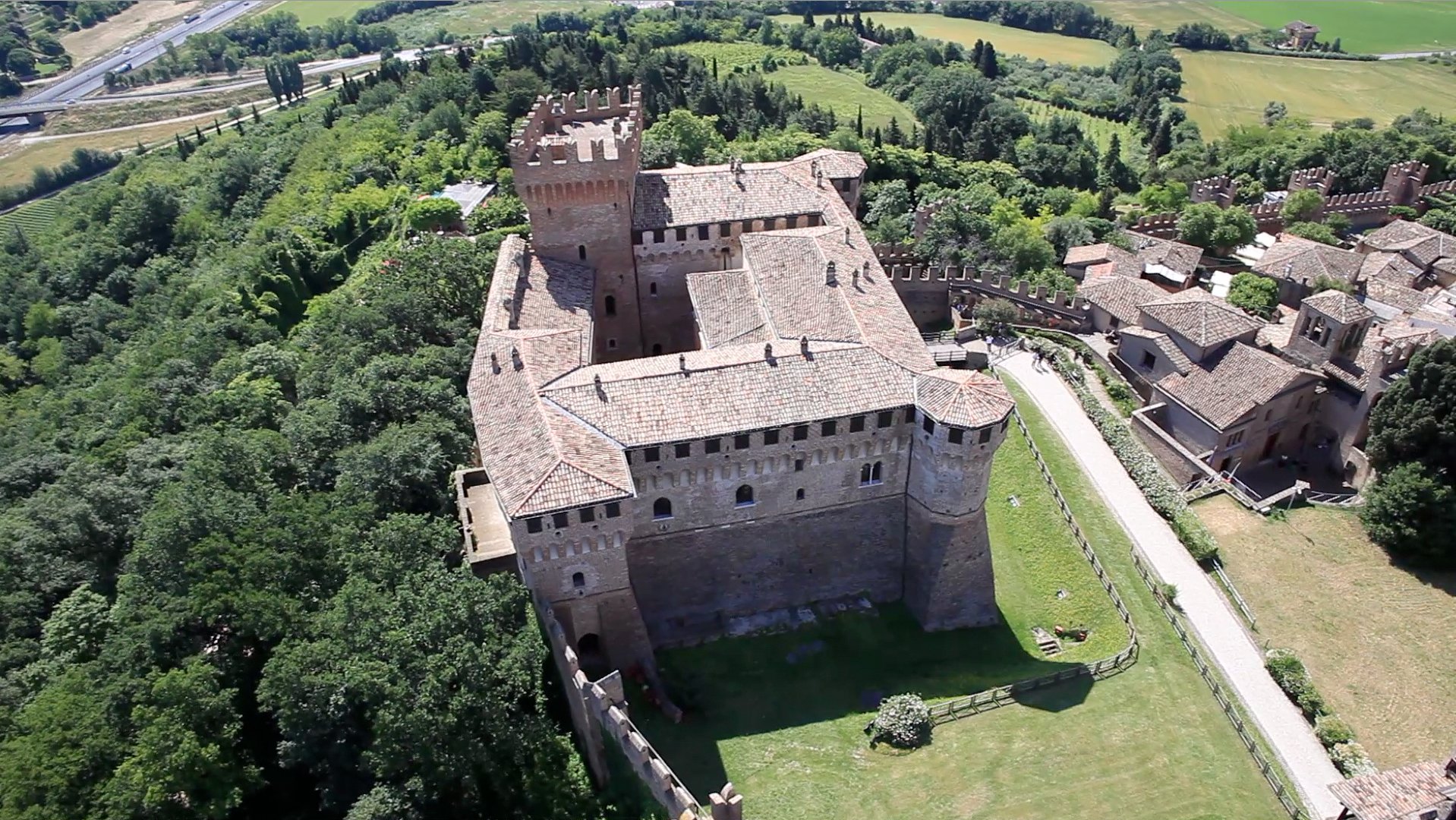Gradara: cosa vedere, dove dormire, dove mangiare | Touring Club