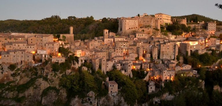 Sorano: cosa vedere, dove dormire, dove mangiare | Touring Club