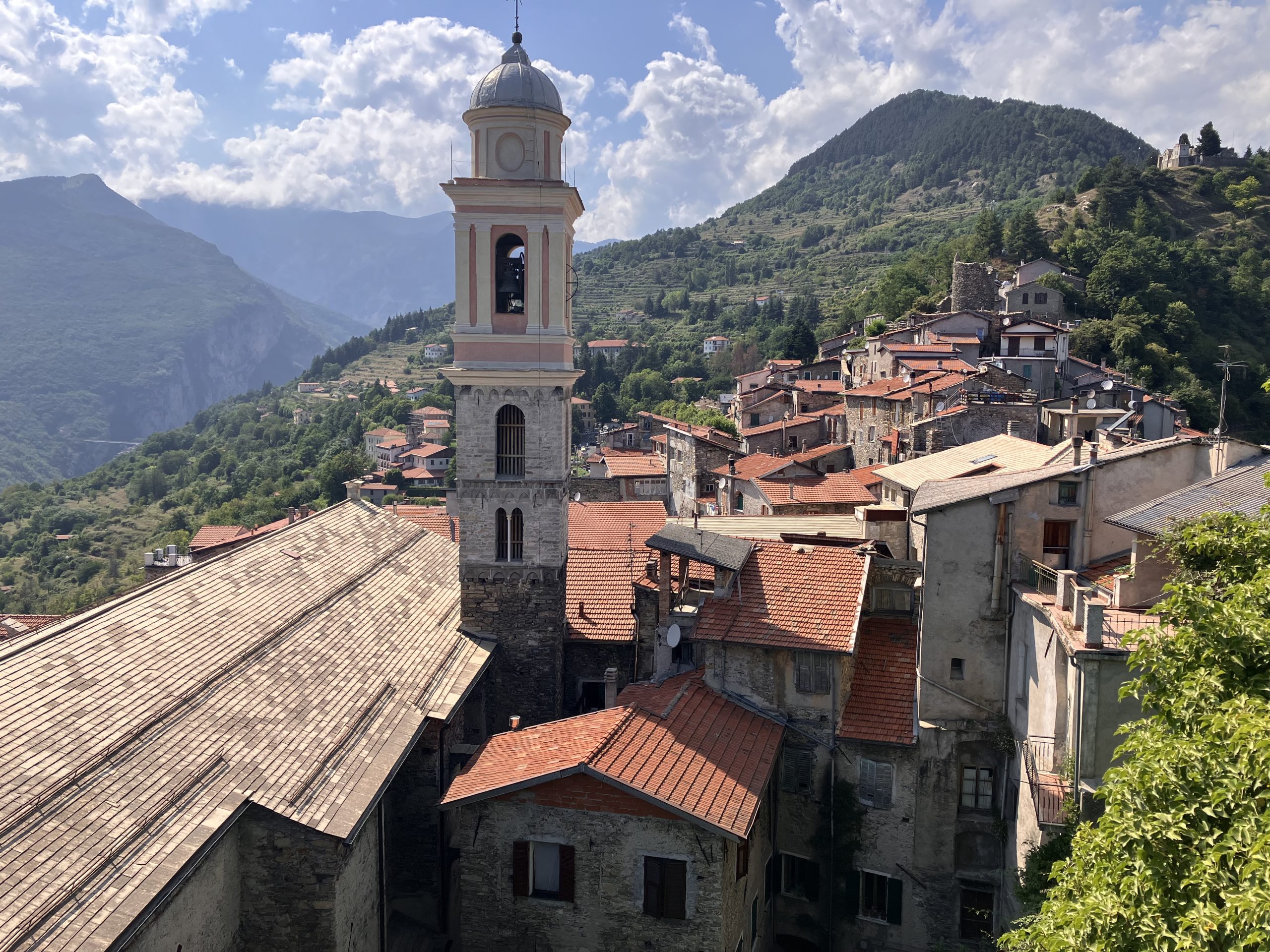 Il Touring per Triora, una nuova mappa per scoprire il "Borgo delle ...