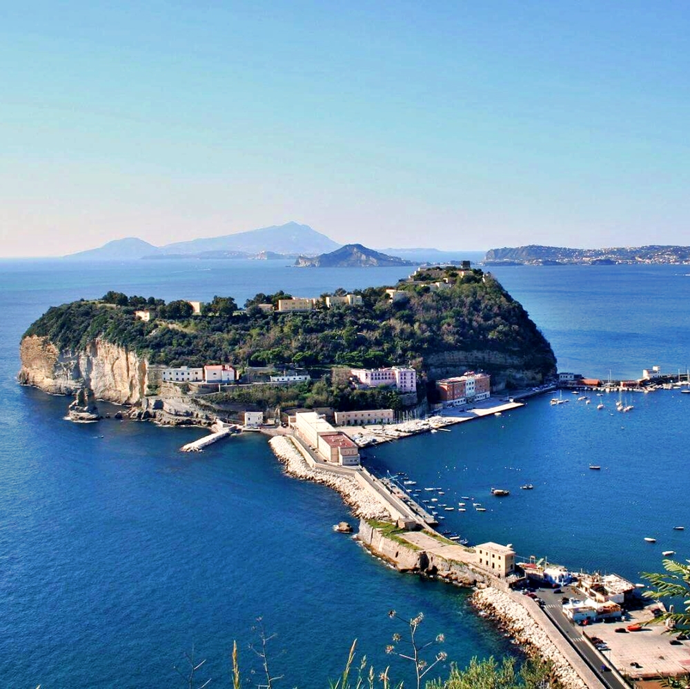 Napoli: Nisida, l’Istituto Penale per Minorenni e il Castello